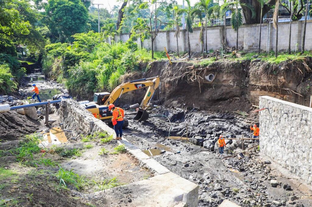 Verifican obras de mitigación sobre el cause del río El Molino, en ...