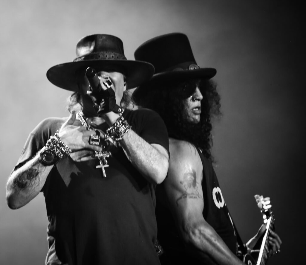 Guns N' Roses estrena "Absurd", su primer tema inédito en 13 años