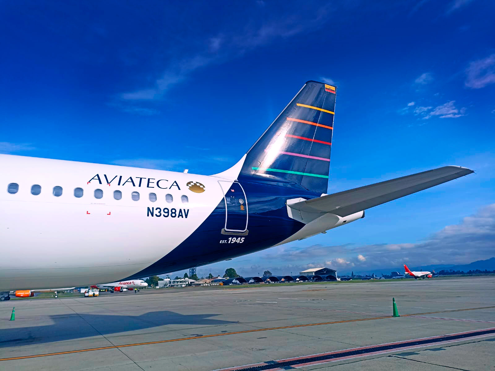 Las imágenes de Avianca Colombia, TACA y LACSA ya surcan los cielos ...