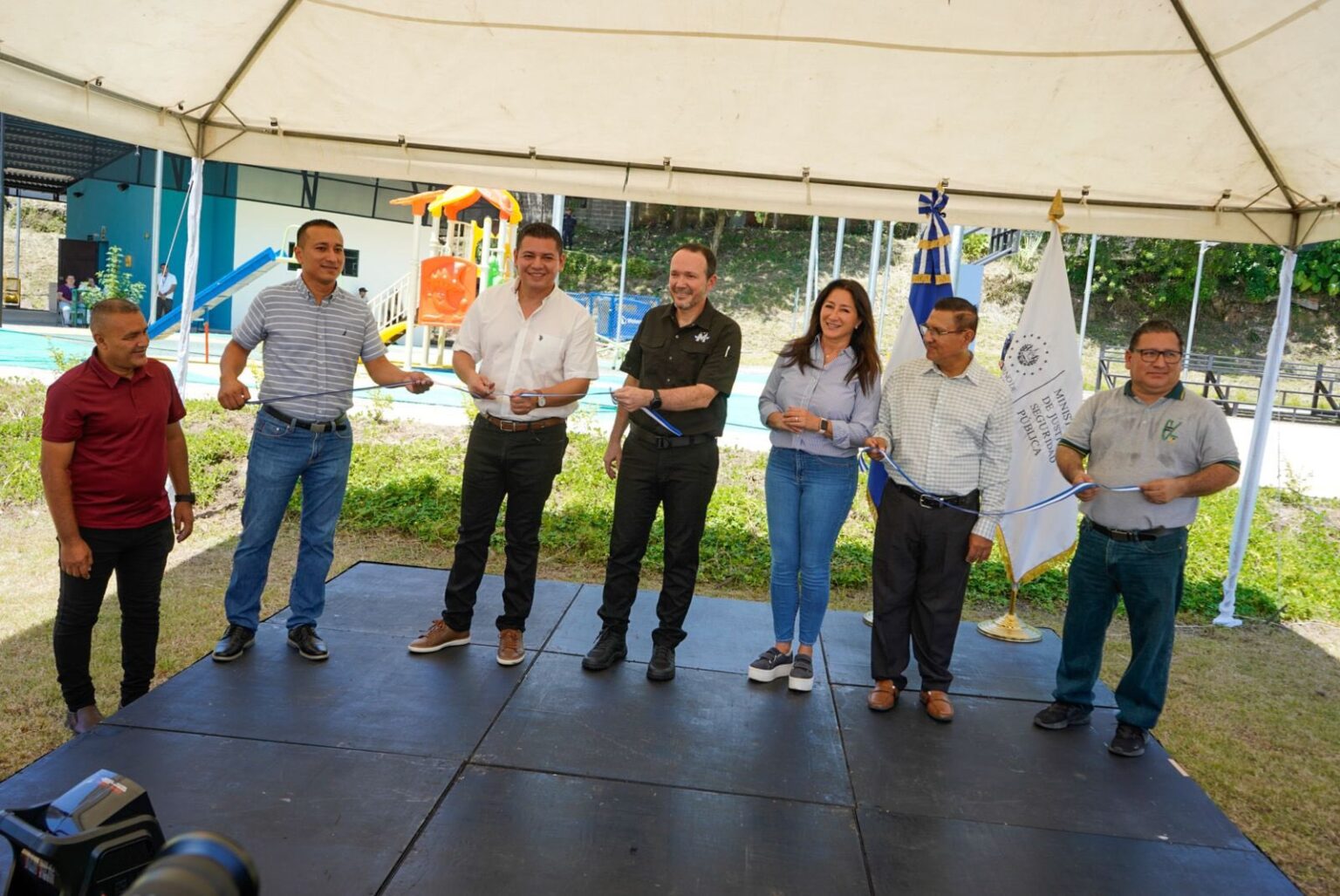 Habitantes de la Colonia Popotlán de Apopa reciben un renovado complejo ...