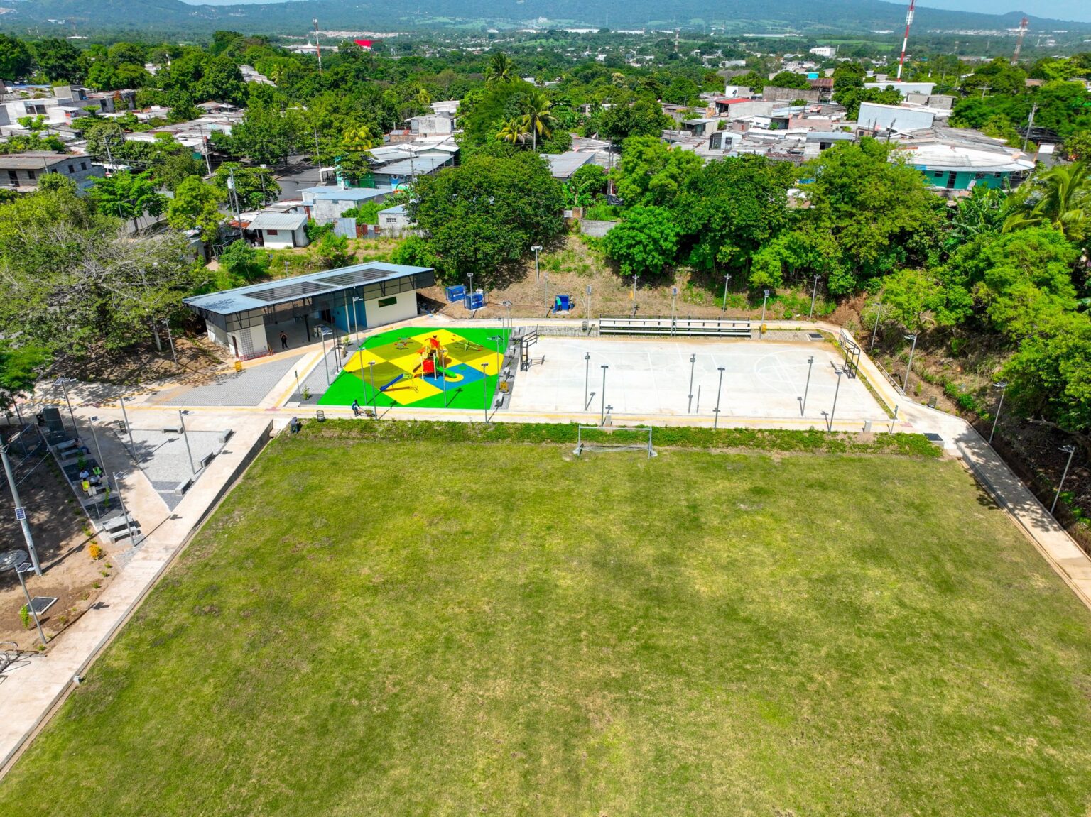 Habitantes de la Colonia Popotlán de Apopa reciben un renovado complejo ...