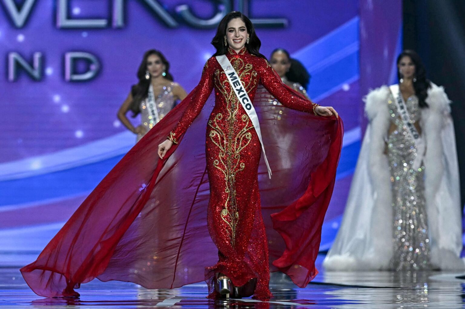 La mexicana Fátima Bosch se corona Miss Universo 2025 en Tailandia
