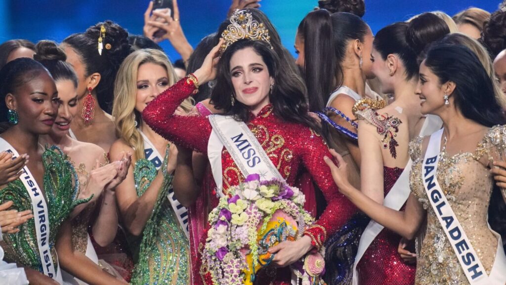 La mexicana Fátima Bosch se corona Miss Universo 2025 en Tailandia